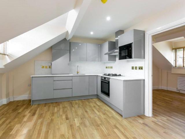 High Street, Ascot, Berkshire 1 bed flat to rent £1,000 pcm £231 pw