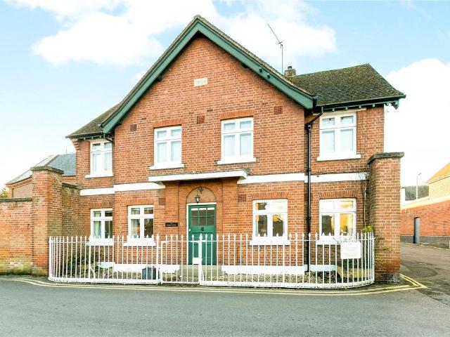 High Street, Ascot, Berkshire SL5, 4 bed detached house to rent, £3,000 pcm | PrimeLocation