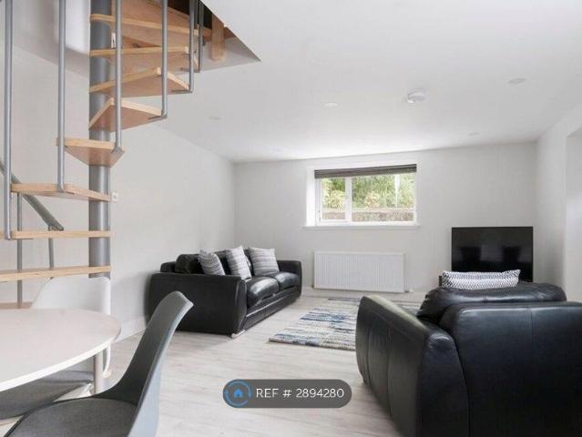 High Street, Auchterarder PH3, 2 bed maisonette to rent, £895 pcm | PrimeLocation