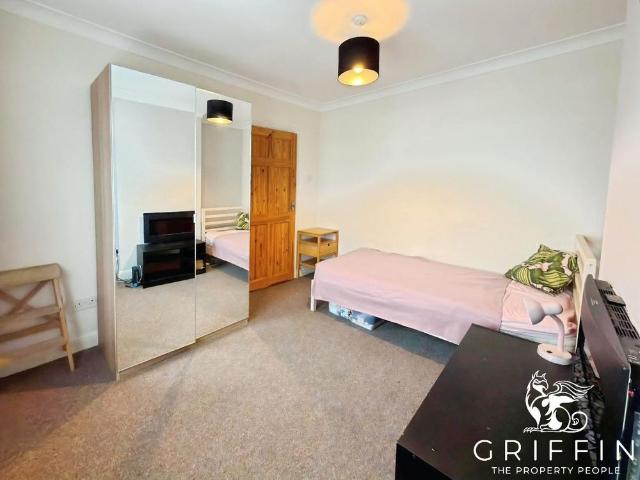 High Street, Aveley, South Ockendon, RM15