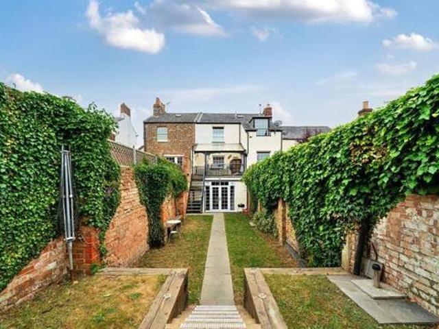 High Street, Aylesbury, 4 Bedroom Town