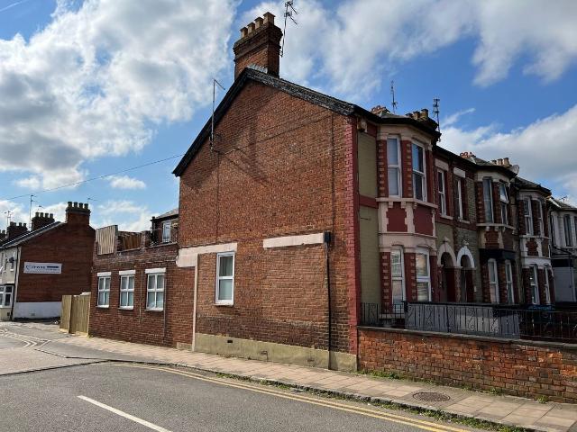 High Street, Aylesbury HP20, 2 bed flat to rent, £1,250 pcm | PrimeLocation