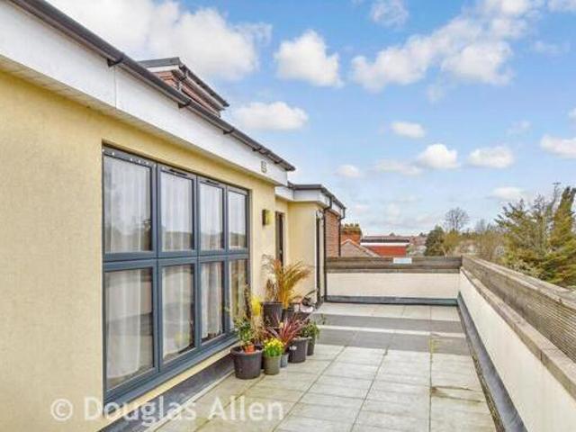 High Street, Barkingside, 2 Bedroom Flat