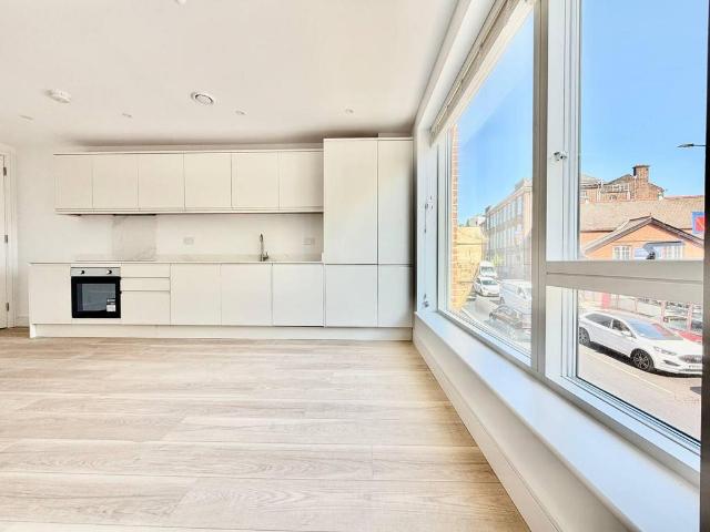 High Street, Barnet 1 bed flat to rent £1,675 pcm £387 pw