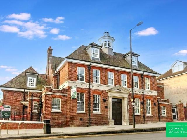 High Street, Barnet EN5, 1 bed flat to rent, £1,700 pcm | PrimeLocation