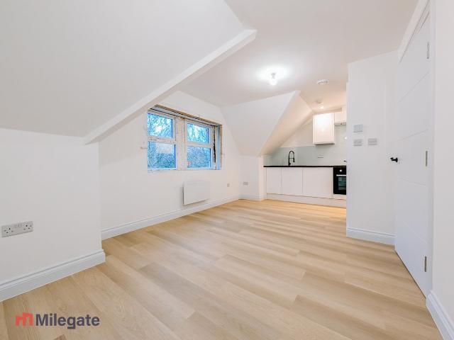 High Street, Beckenham BR3, 1 bed flat to rent, £1,250 pcm | PrimeLocation