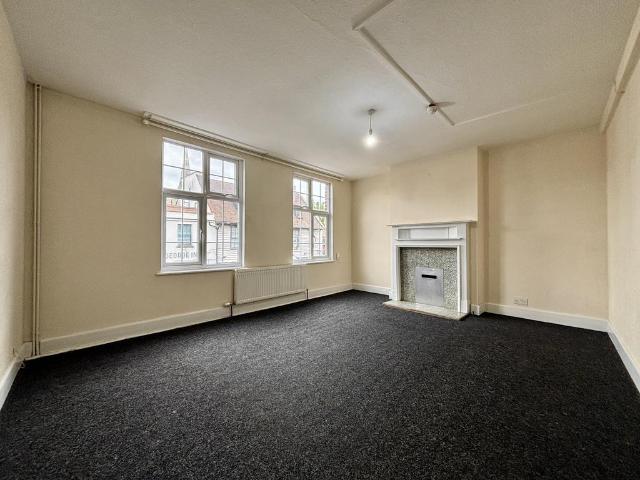 High Street, Beckenham, BR3 3 bed flat to rent £2,000 pcm £462 pw