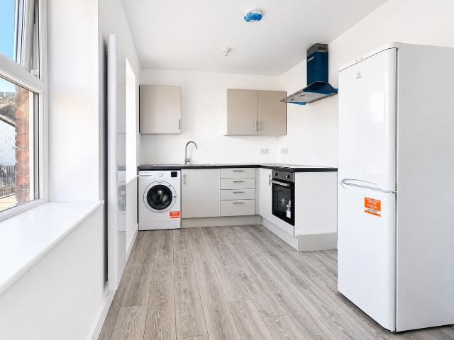 High Street, Bedford MK40, 2 bed flat to rent, £1,100 pcm | PrimeLocation