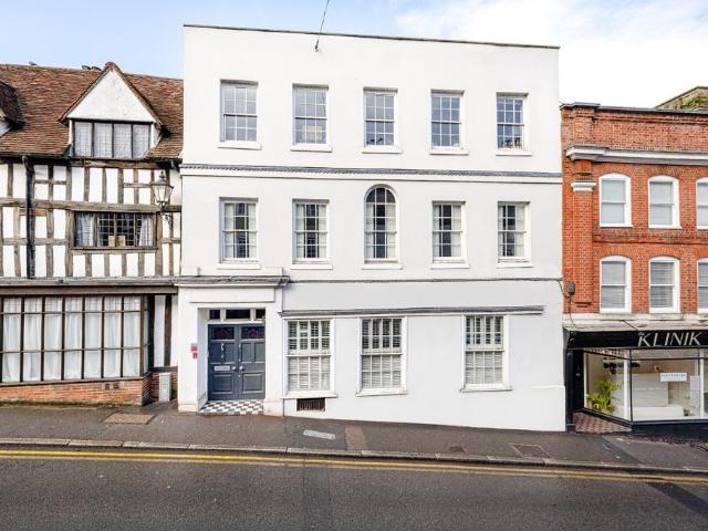 High Street, Bishops Stortford, CM23 2 bed flat to rent £2,000 pcm £462 pw