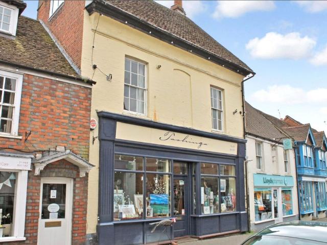 High Street, Bishops Waltham, Hampshire SO32, 2 bed flat to rent, £1,250 pcm | PrimeLocation