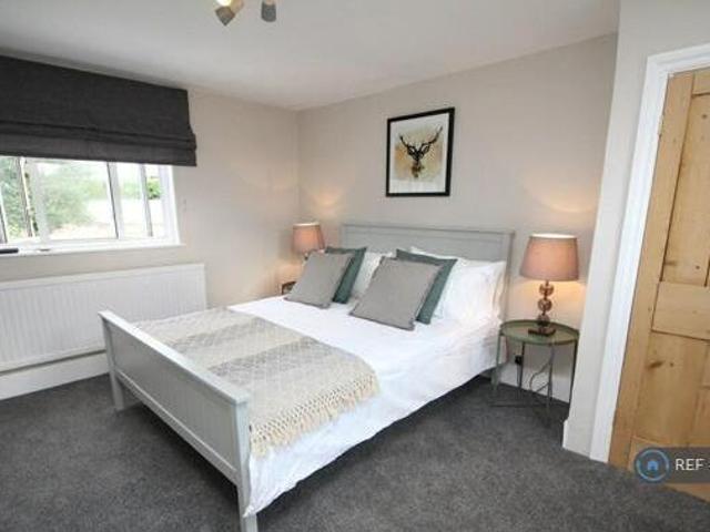High Street, Bodicote, 2 Bedroom Semi detached