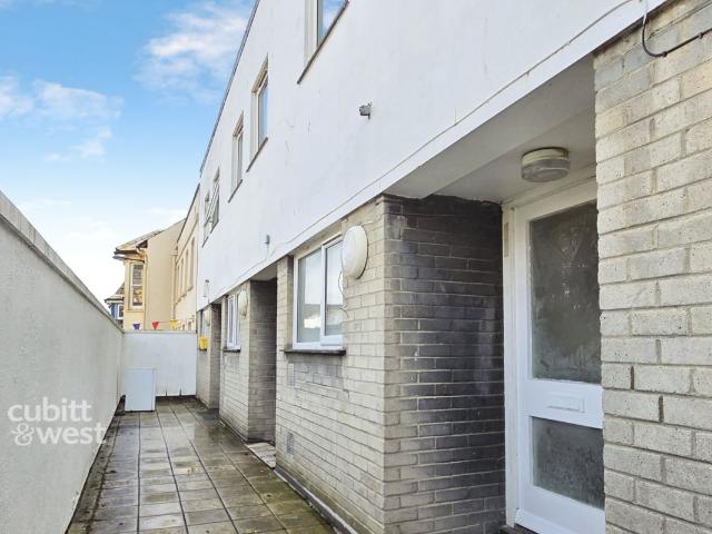 High Street, Bognor Regis PO21, 4 bed maisonette to rent, £1,400 pcm | PrimeLocation