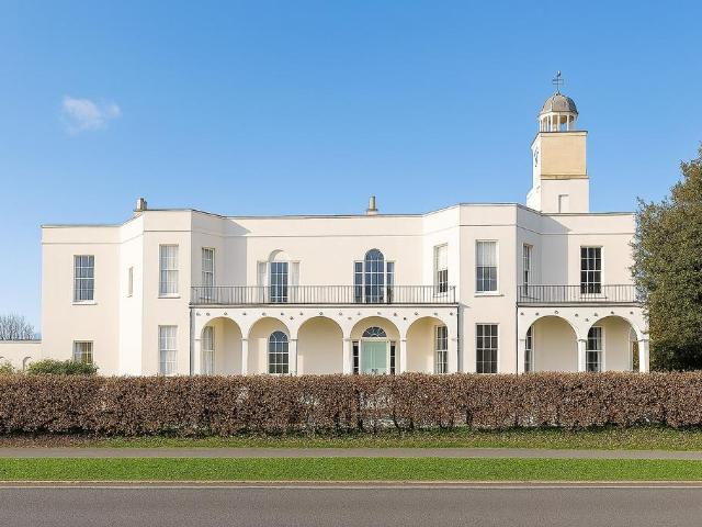 High Street, BOGNOR REGIS, PO21 3 bed apartment to rent £2,750 pcm £635 pw