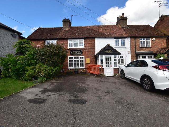 High Street, Bovingdon, Hemel Hempstead HP3, 2 bed flat to rent, £1,500 pcm | PrimeLocation