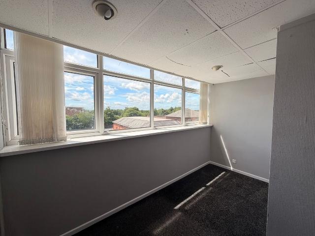 High Street, Brownhills, Walsall WS8, 2 bed flat to rent, £750 pcm | PrimeLocation
