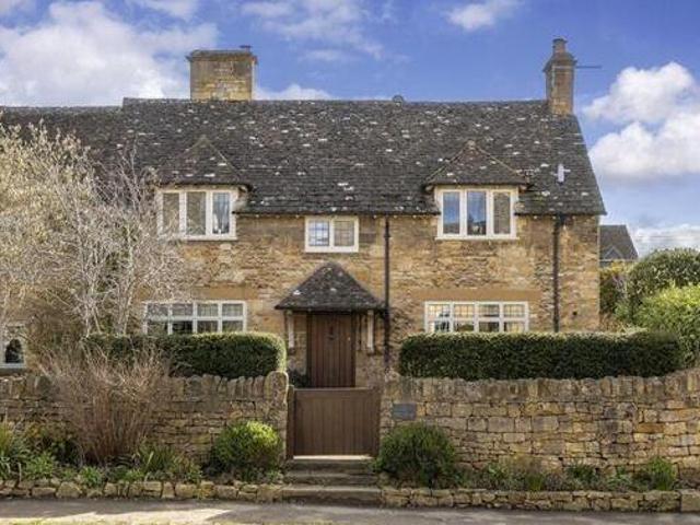 High Street, Broadway, 3 Bedroom Town