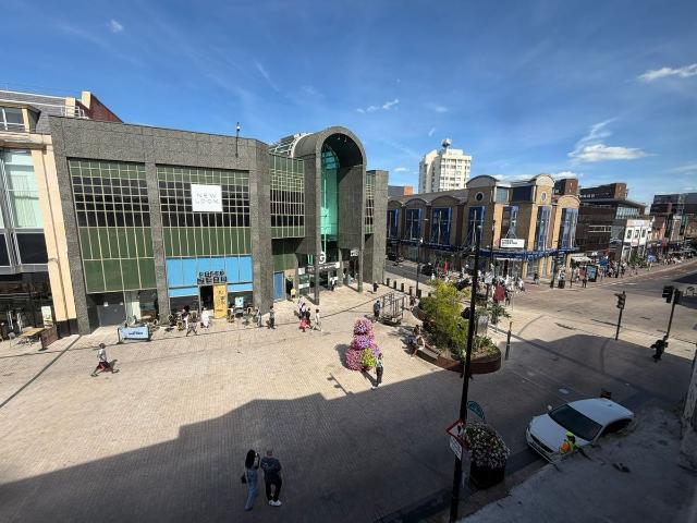 High Street, Bromley BR1, 2 bed flat to rent, £2,400 pcm | PrimeLocation
