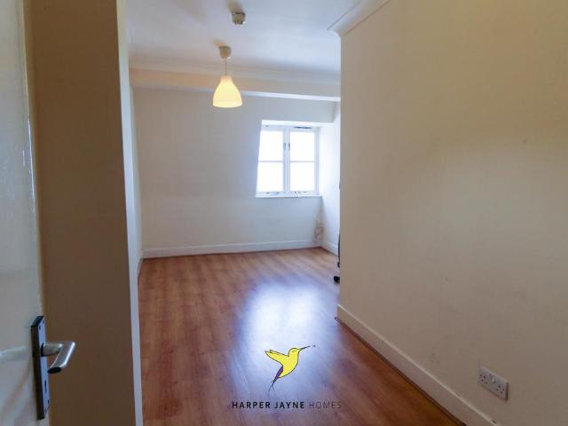 High Street, Bromley BR1 3 bed flat to rent £2,000 pcm £462 pw