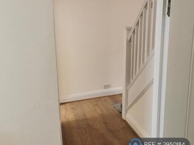 High Street Bromley, Bromley, BR1 3 bed flat to rent £2,300 pcm £531 pw