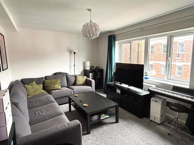High Street, Bromsgrove, Worcestershire B61, Studio to rent, £825 pcm | PrimeLocation