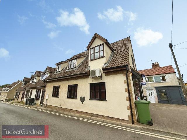 High Street, Brandon, IP27 2 bed flat to rent £1,150 pcm £265 pw