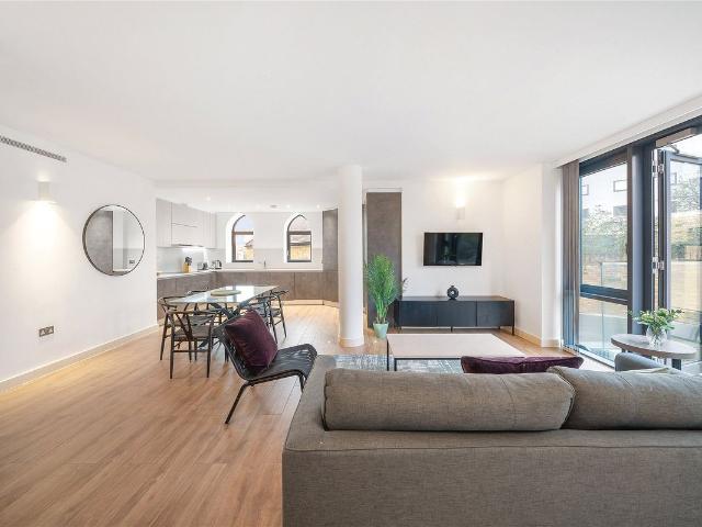 High Street, Brentford TW8, 2 bed flat to rent, £3,000 pcm | PrimeLocation
