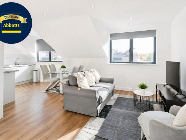 High Street, Brentwood, CM14 1 bed apartment to rent £1,550 pcm £358 pw