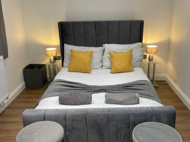 High Street, Brentwood CM14 1 bed flat to rent £1,550 pcm £358 pw