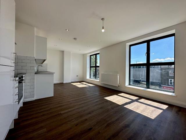 High Street, Brentwood CM14, 1 bed flat to rent, £1,600 pcm | PrimeLocation