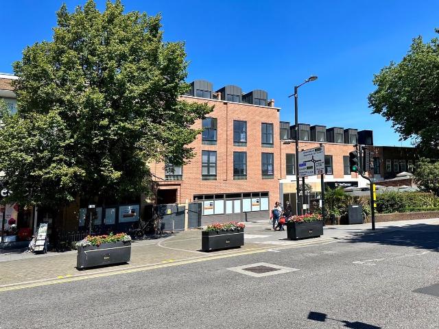 High Street, Brentwood CM14, 1 bed flat to rent, £1,600 pcm | PrimeLocation