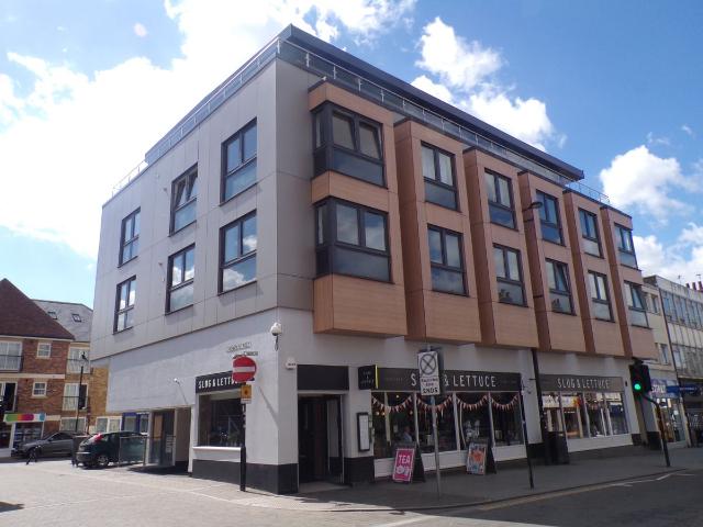 High Street, Brentwood CM14, 1 bed flat to rent, £1,250 pcm | PrimeLocation