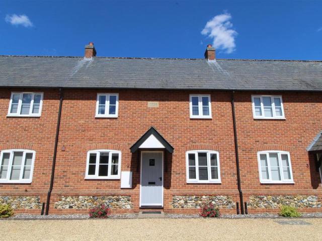 High Street, Bury St. Edmunds IP28 2 bed terraced house to rent £1,375 pcm £317 pw