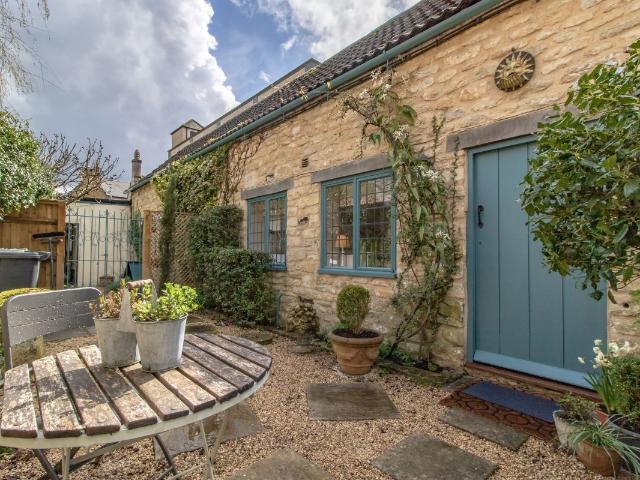 High Street, Burford OX18, 1 bed cottage to rent, £1,100 pcm | PrimeLocation