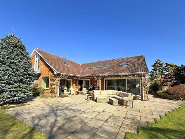 High Street, Burniston, 6 Bedroom Detached