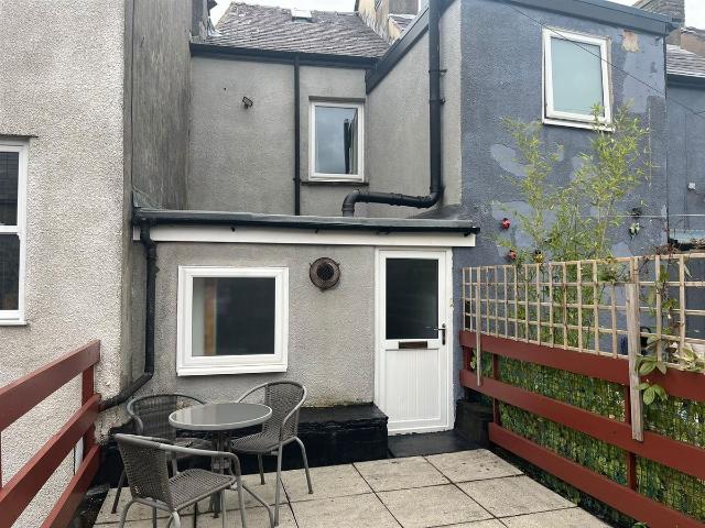 High Street, Buxton, Derbyshire SK17, 2 bed flat to rent, £825 pcm | PrimeLocation