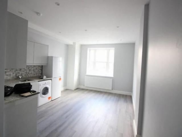 High Street, Camberley GU15, 1 bed flat to rent, £1,050 pcm | PrimeLocation