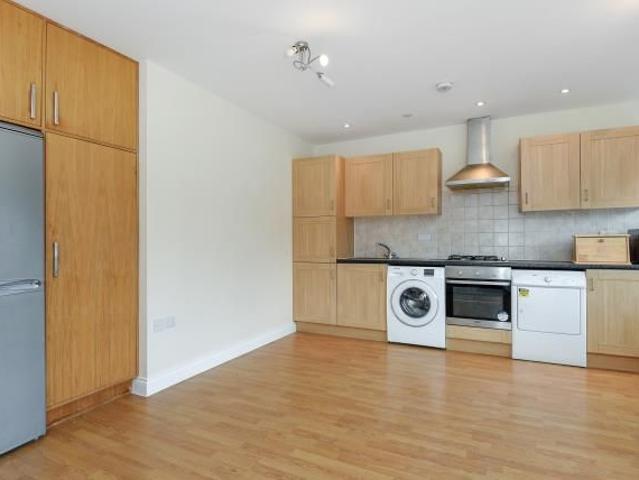 High Street, Camberley GU15, 2 bed flat to rent, £1,300 pcm | PrimeLocation