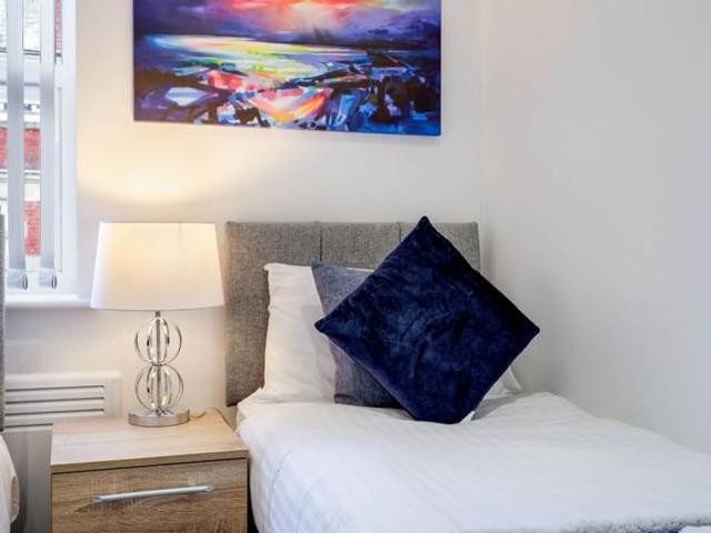 High Street, Camberley GU15, 3 bedroom flat to rent 68656687 | PrimeLocation