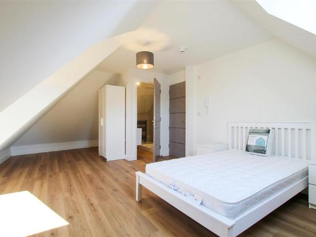 High Street, Cambridge CB1 1 bed in a house share to rent £1,125 pcm £260 pw