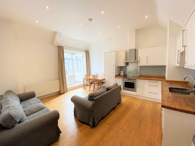 High Street, Canterbury CT1, 2 bed flat to rent, £1,250 pcm | PrimeLocation