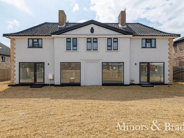 High Street, Caister On Sea NR30, 2 bed flat to rent, £950 pcm | PrimeLocation