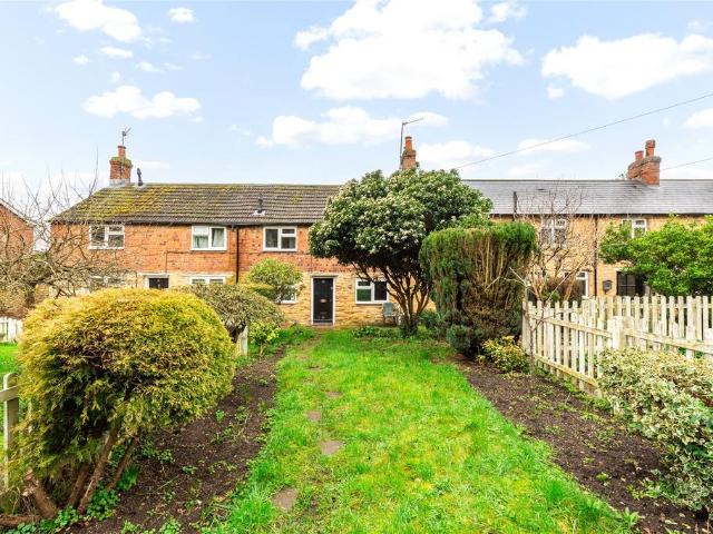 High Street, Carlton, Bedford. 3 bed terraced house to rent £1,395 pcm £322 pw