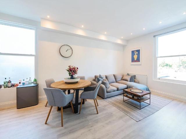 High Street, Carshalton SM5, 2 bed flat to rent, £1,800 pcm | PrimeLocation