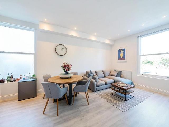 High Street, Carshalton 2 bed flat to rent £1,800 pcm £415 pw