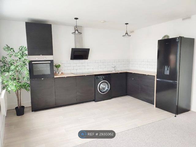 High Street, Chatham ME4, 1 bed flat to rent, £1,100 pcm | PrimeLocation