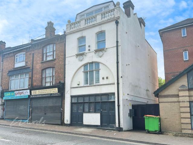 High Street, Chatham ME4, 2 bed flat to rent, £950 pcm | PrimeLocation