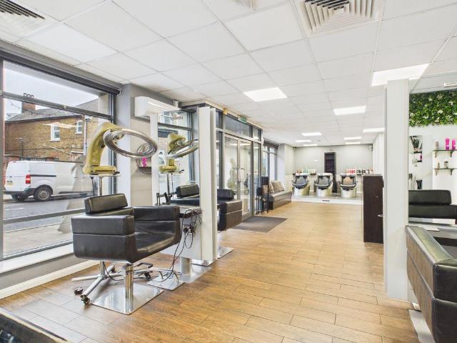 High Street, Chatham Detached house to rent £1,833 pcm £423 pw