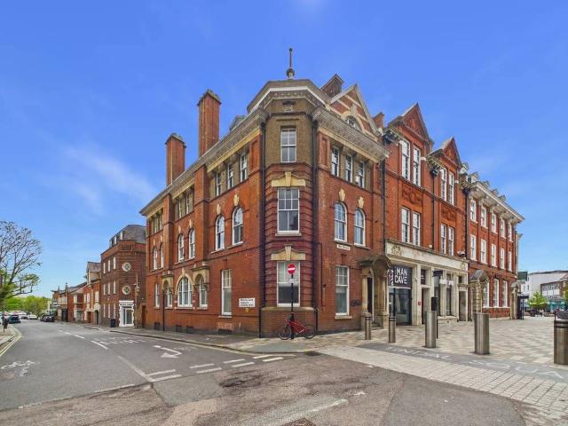 High Street, Chelmsford, Essex CM1, 2 bed flat to rent, £1,500 pcm | PrimeLocation