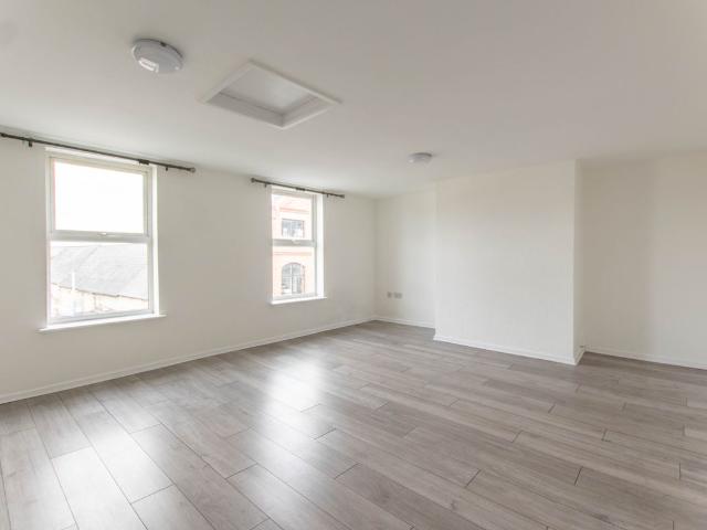 High Street, Cheltenham GL50, 1 bed flat to rent, £850 pcm | PrimeLocation