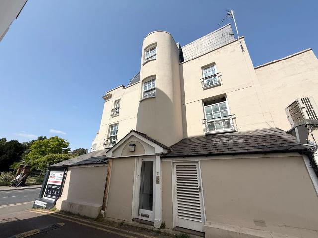 High Street, Cheltenham GL50, 1 bed flat to rent, £850 pcm | PrimeLocation